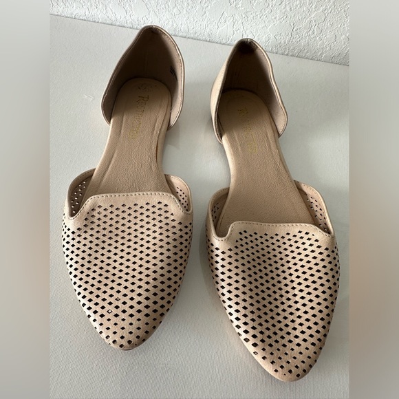 Restricted | Shoes | Restricted Shoes Women Beige Flats Us 7 L9 | Poshmark